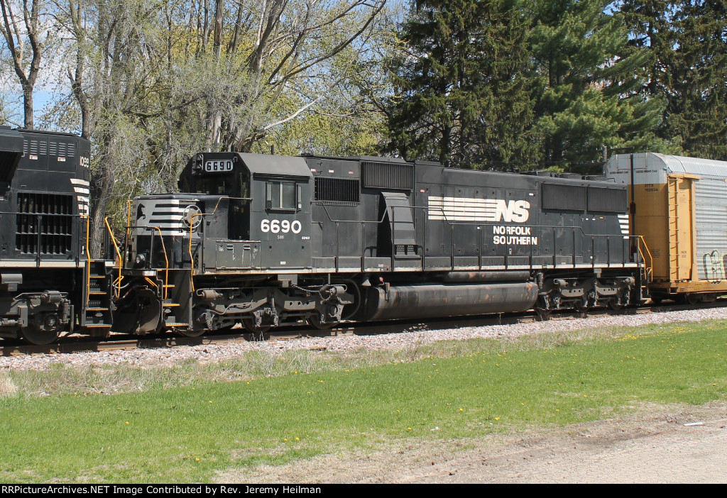 NS 6690 (2)